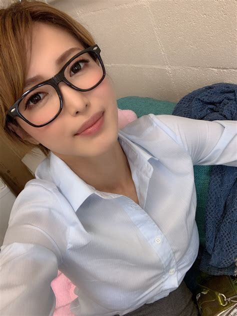 どっちのメガネがいい 君島みお mio kimijima