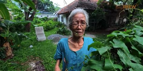 Jebolan UI Sosok Wanita Paruh Baya Tinggal Sebatang Kara Di Rumah