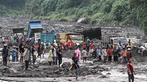 Jembatan Penghubung Malang Lumajang Putus Pupr Targetkan Jembatan