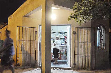 Un supuesto ladrón se refugió en una verdulería y quien lo perseguía lo