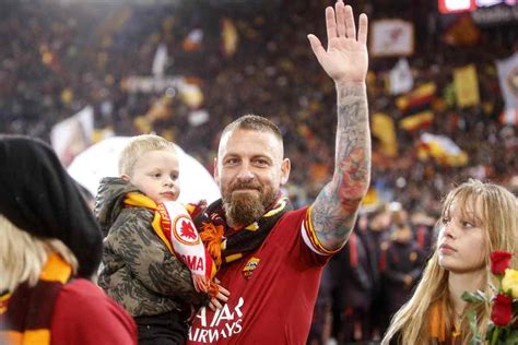 Roma è ufficiale Daniele De Rossi è il nuovo allenatore