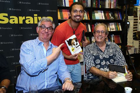 Casseta Planeta lança livro em SP OFuxico