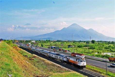 7 Jalur Terindah Kereta Api Di Indonesia Campur Aduk