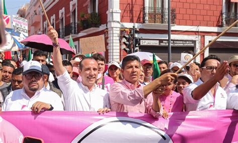 Marea Rosa En Puebla Eduardo Rivera Usa Marcha Para Llamar A Defender