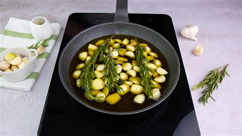 Confit Di Aglio La Ricetta Della Conserva Saporita E Versatile