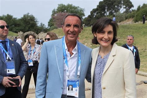 Photo Nikos Aliagas maître de cérémonie de l allumage de la flamme