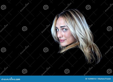 Sexy Blonde Vrouw Op Zwarte Achtergrond Stock Foto Image Of Leuk