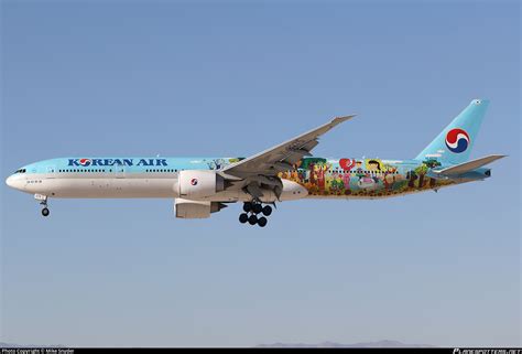 HL8275 Korean Air Lines Boeing 777 3B5ER Photo By Mike Snyder ID