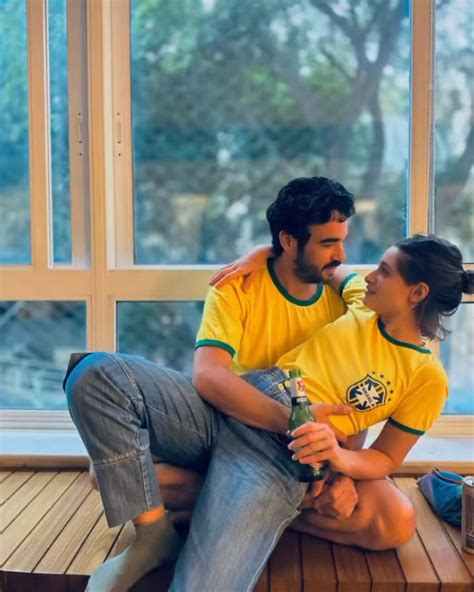 Caio Blat E Luisa Arraes Posam Em Clima De Romance De Repente