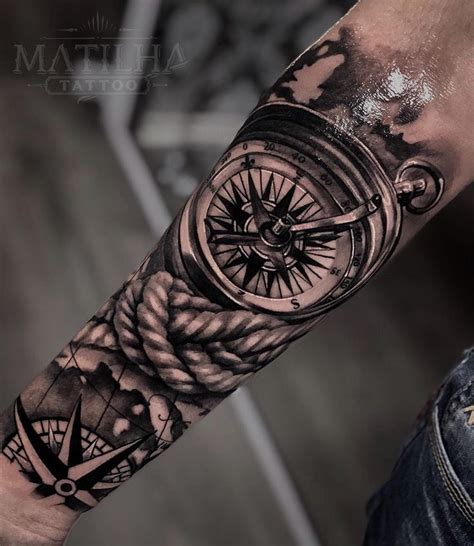 Tattoo Bússola corda em realismo que rolou aqui no Estúdio Matilha