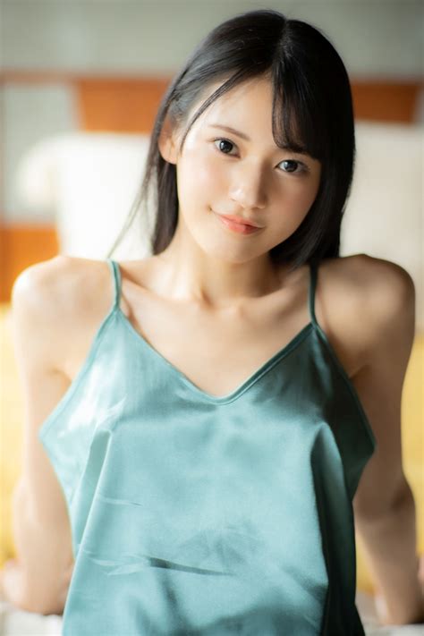 下着フェチ 清楚な黒髪美女と汗だくセックスしたくるなるAカップ微乳とつるつる光沢サテンキャミソールランジェリーの下着フェチエロ画像
