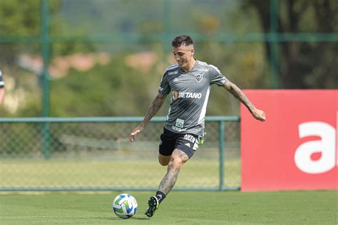 Atlético renova contrato de Saravia FalaGalo