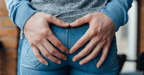 ビッグバッツを持つ女性の写真 ナレール
