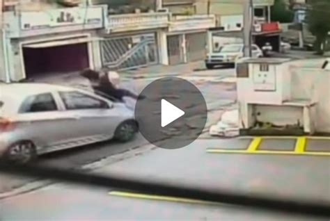 Vídeo mostra momento que bandidos são atropelados durante tentativa de