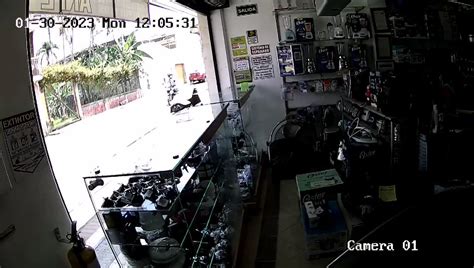 CrónicaPolicial on Twitter Una cámara de seguridad capta el momento