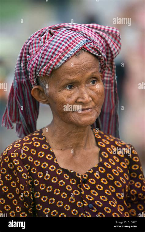 Cambodian Khmer Women In Phnom Penh Stock Photo Royalty Free Image
