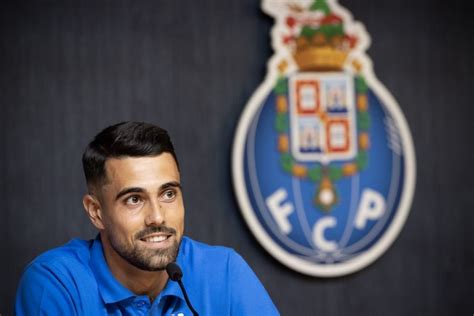 Diogo Costa admite que o objetivo frente ao Sporting é deixar a baliza