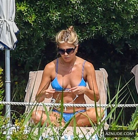Jennifer Aniston Sexy Toned Bikini Body By The Pool In Portofino AZNude