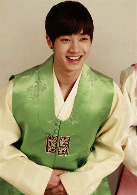 한복 Hanbok Korean traditional clothes dress