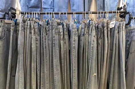 Checa Esta Bodega Con Ropa De Paca Nueva Con Prendas En 30