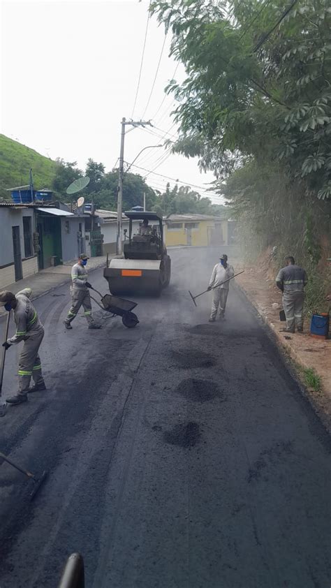 Volta Redonda aplicação de novo asfalto avança no bairro Açude