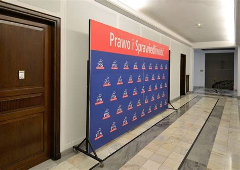 Najnowszy sondaż PiS nokautuje Platforma Obywatelską Ta nie ma szans