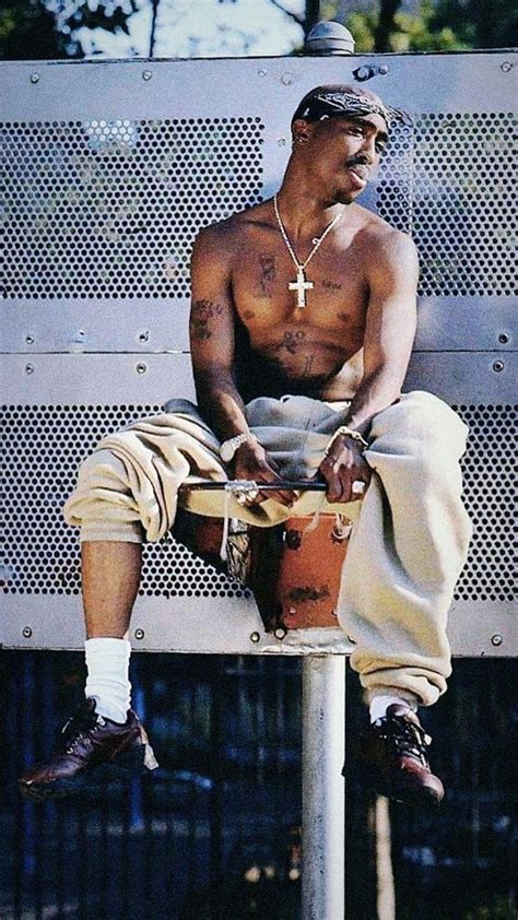 Pin By 3ma F On Aesthetics In 2022 90s Hip Hop Fashion Tupac Wallpaper