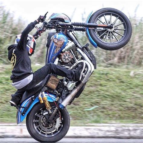 Pin By Robert Piske On Riding Stunt Bike Harley Dyna Bike Drift