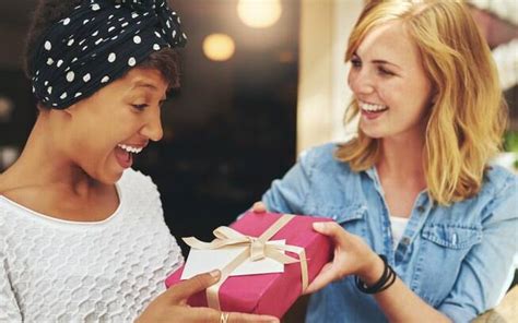 Amigo secreto como não errar na hora de escolher o presente