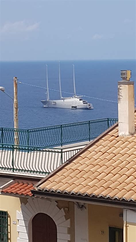 Nelle Acque Tra Pizzo E Vibo Marina Arriva A Lo Yacht A Vela Dei