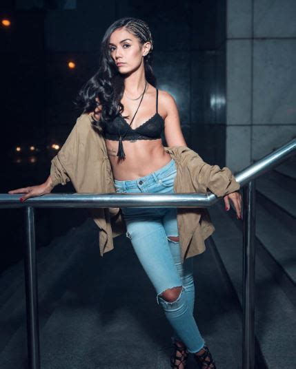Steffi Méndez hizo un adelanto de su sensual sesión de fotos en ropa