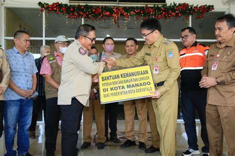 Koran Manado Pemkot Gorontalo Serahkan Bantuan Bencana Walikota AA