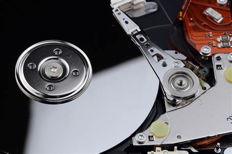 Cómo instalar y conectar un segundo disco duro en un ordenador Guía
