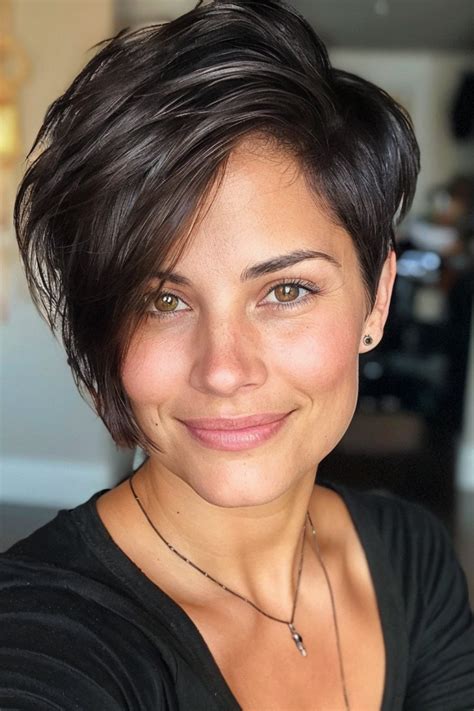 60 Hairstyles For Women Over 40 That Will Upgrade Your Look In 2024