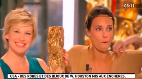 Photo En effet dès son entrée sur le plateau la robe de la miss