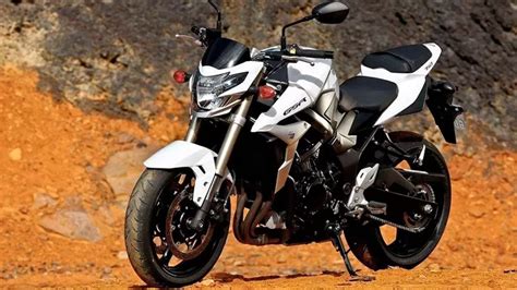 Triumph Street Triple Motor Sport Naked Macho Dan Sangar Spesifikasi