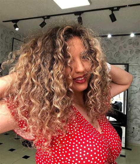 25 Balayage Ideas For Curly Hair That Make You Look Like Superstar