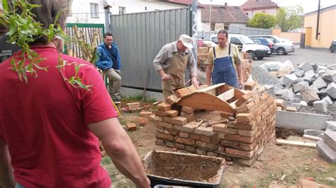 Stavba Pece Na Chleba Kolka Bo Kov Z Spokojen Stavby