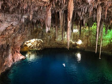Palomitas un cenote azul con estalactitas Escapadas por México