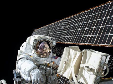 3 astronautas estão há 10 meses presos no espaço e um deles pode