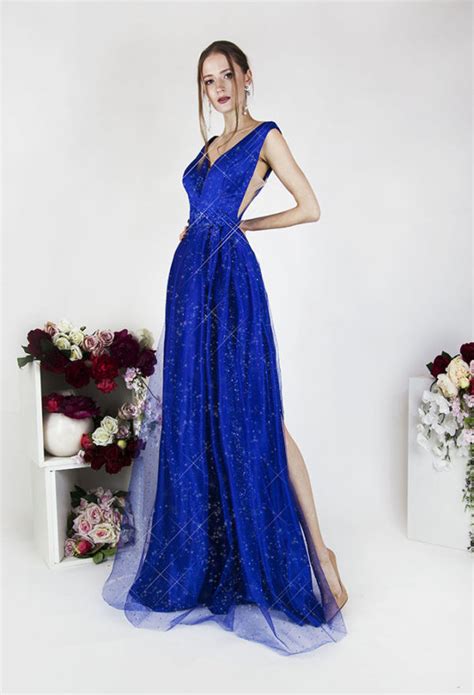 Robe De Soir E Bleu Lectrique Pour Une Femme Qui Ose