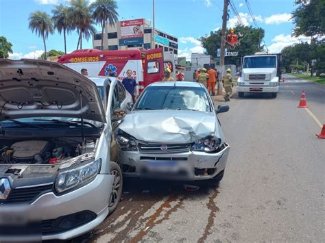 Carro Perde Controle E Bate Em Outros Tr S No Gama Jornal De Bras Lia