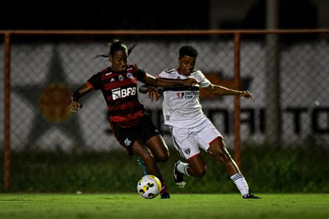 São Paulo sai na frente mas cede empate para o Flamengo na estreia do