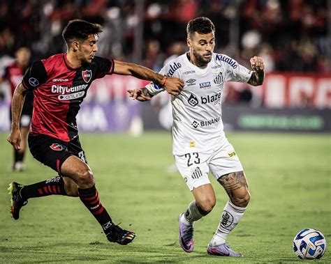 Santos desperdiça oportunidades e perde para o Newell s Old BoysJogada