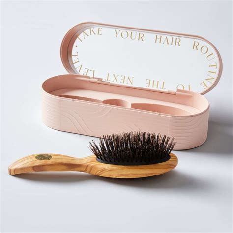 Le brosse à cheveux en poil de sanglier la star de votre routine de