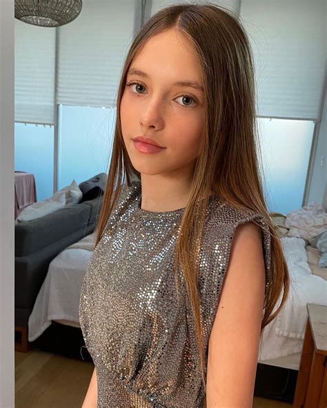 1 296 Mentions Jaime 21 Commentaires MAISIE DE KRASSEL Maisie Dek