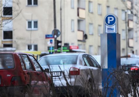 Strefa płatnego parkowania w Warszawie coraz większa Kolejne parkomaty