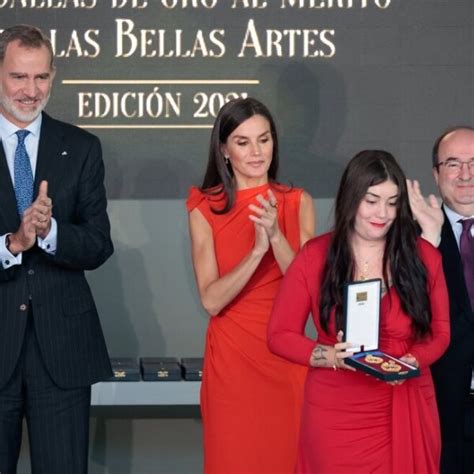 Los Reyes Felipe y Letizia con Elisa García hija de Almudena Grandes