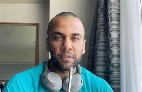 Imagens de câmeras de boate espanhola revelam que Daniel Alves ficou 15