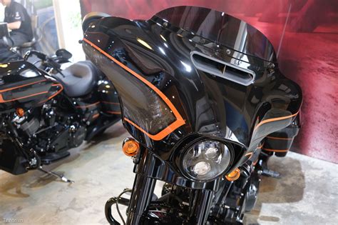 Hình Ảnh Harley Davidson phối màu Apex Factory Custom Paint 2022 tại